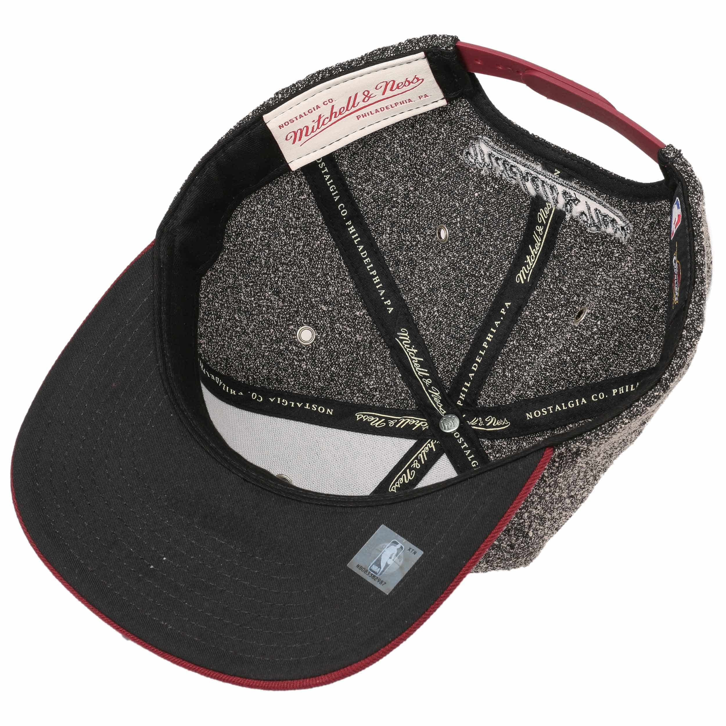 2 Tone Cavs Static Cap by Mitchell & Ness - 28,95