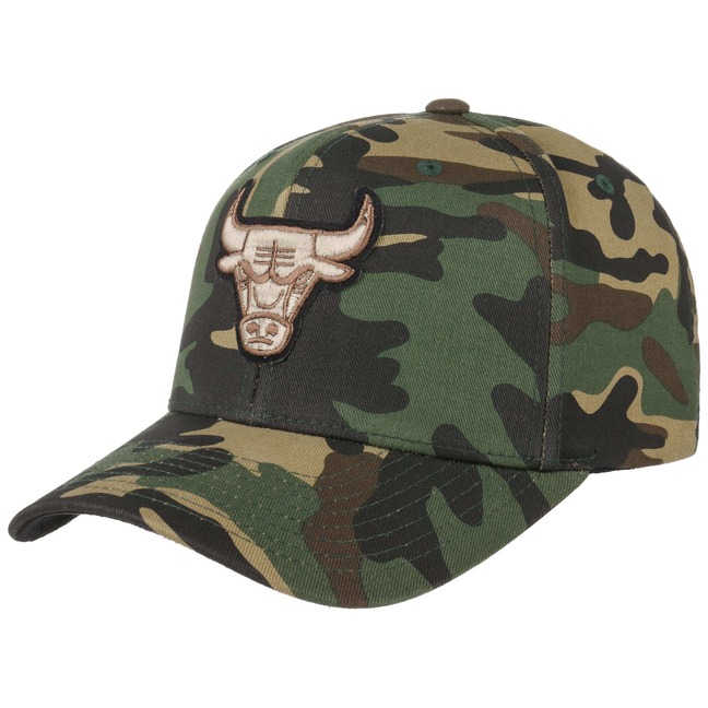 110 Flex Camo Bulls Cap by Mitchell & Ness - 32,95