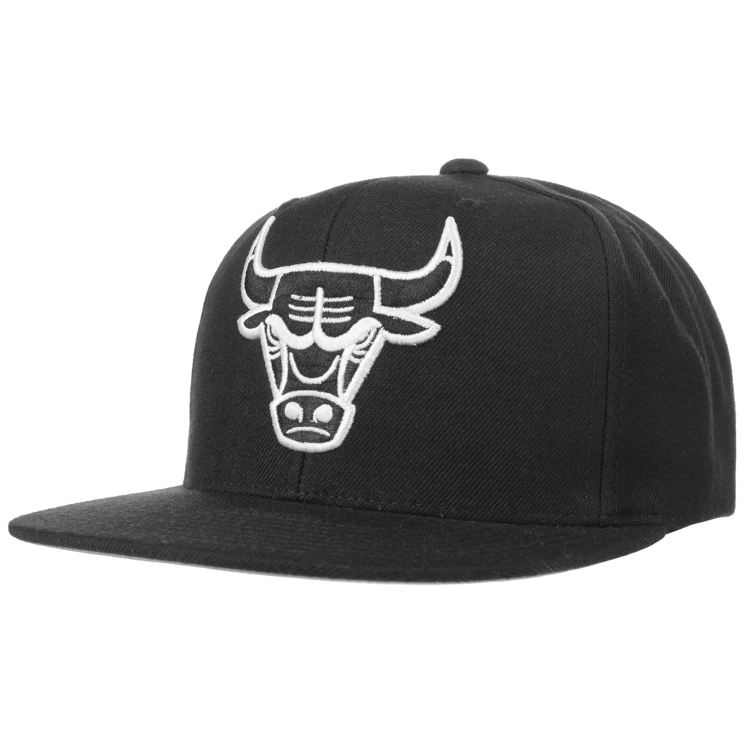 Wool Solid B&W Bulls Cap by Mitchell & Ness - 37,95