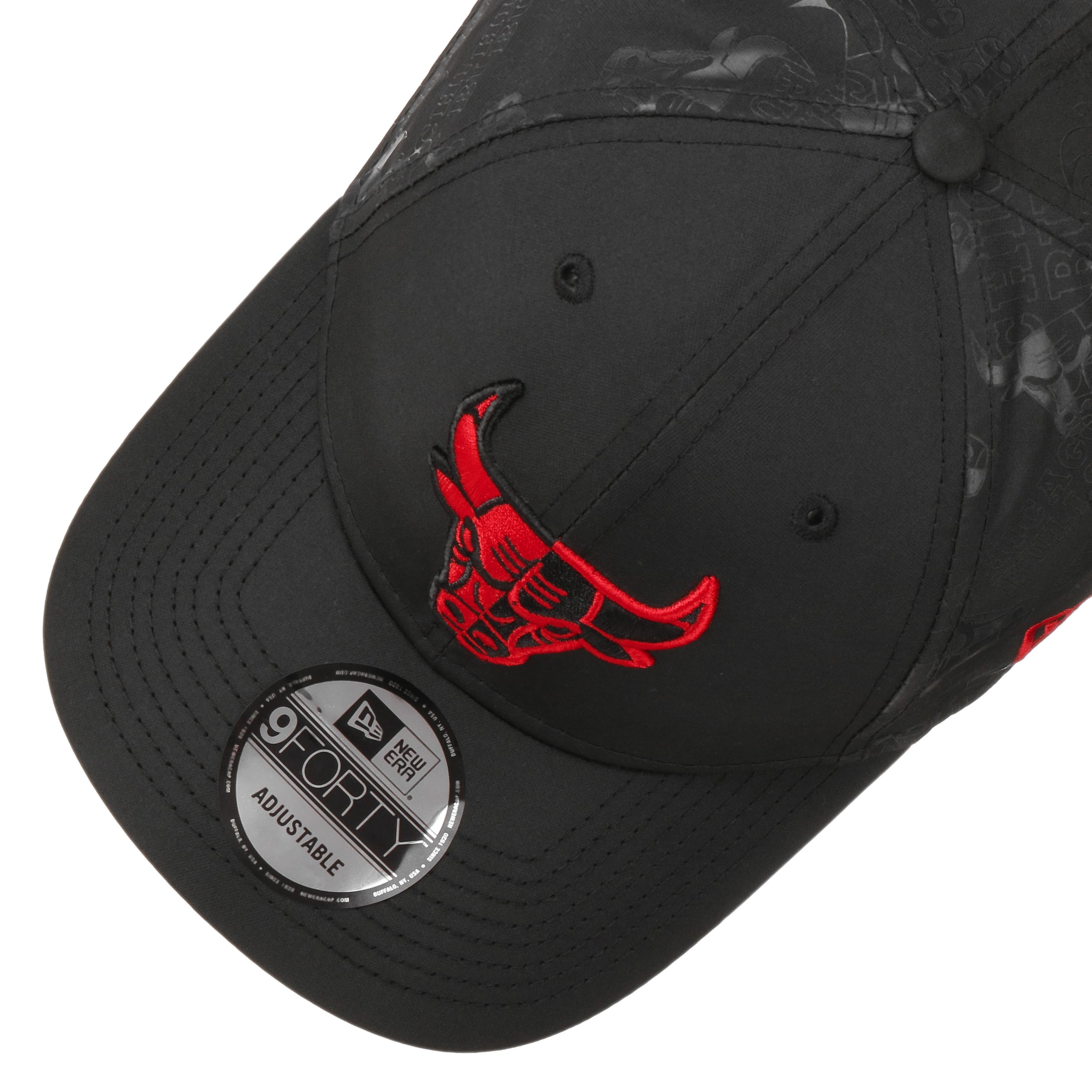 9Forty Half Monogram Bulls Cap by New Era - 37,95