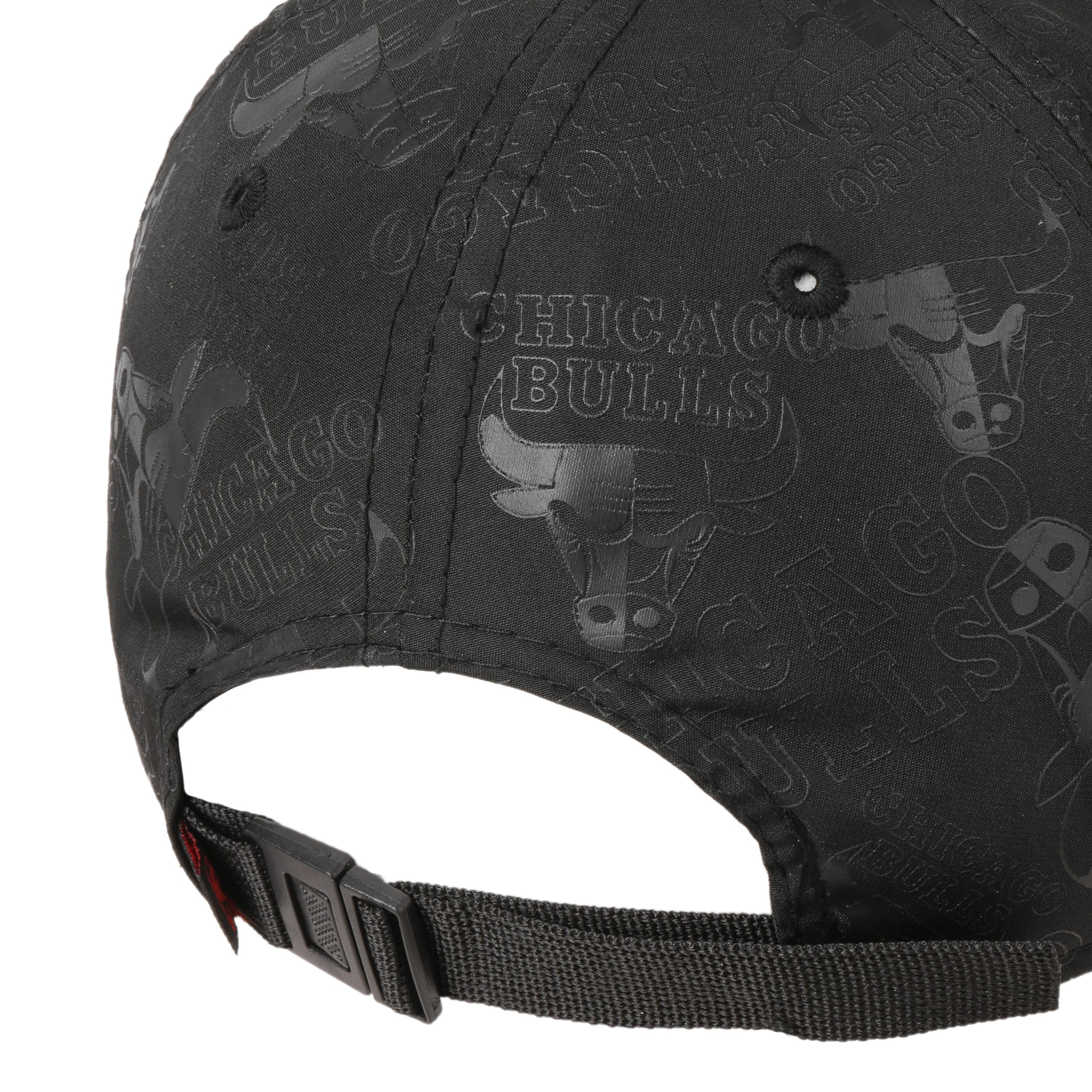 9Forty Half Monogram Bulls Cap by New Era - 37,95