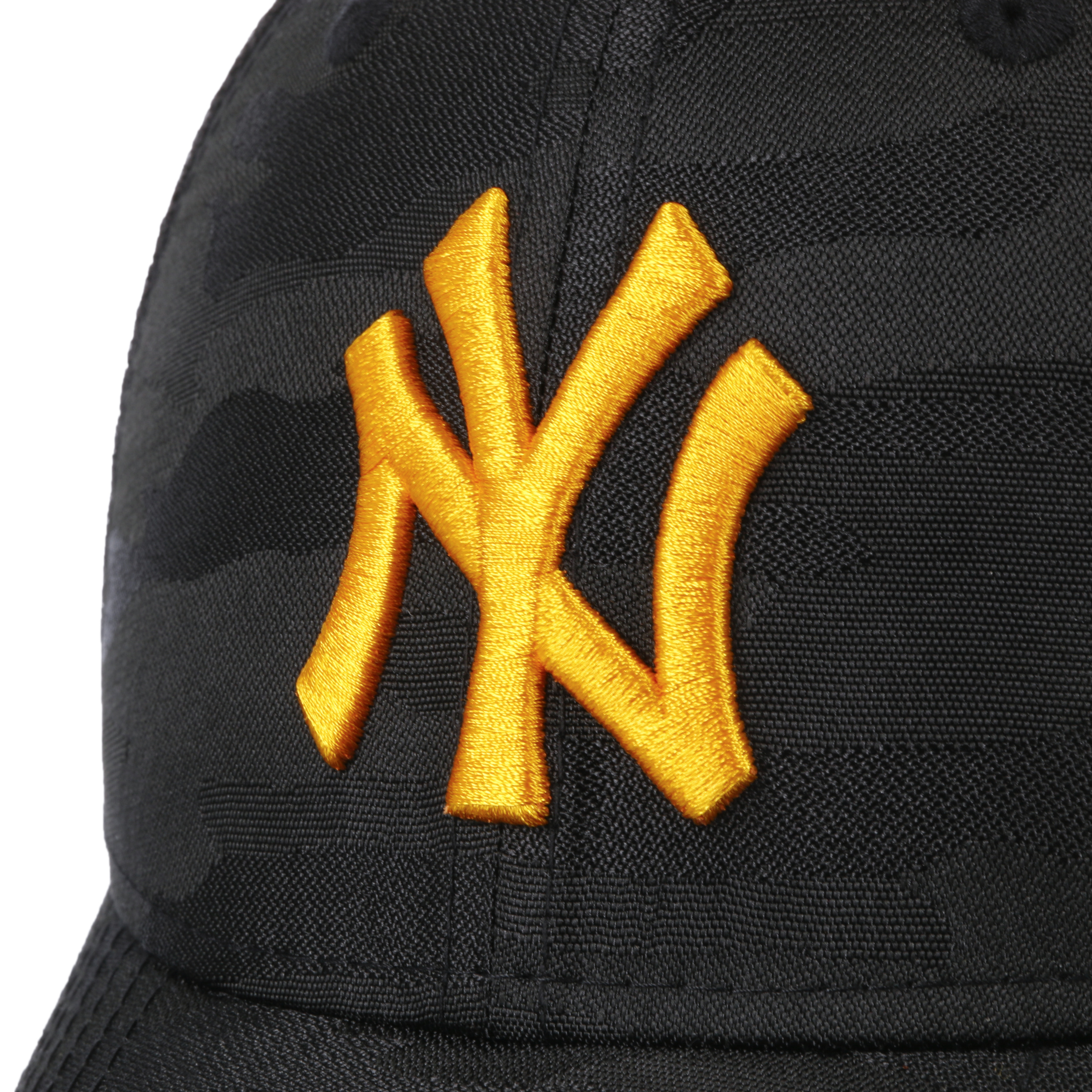 9Forty Homefield Yankees Trucker Cap by New Era - 35,95