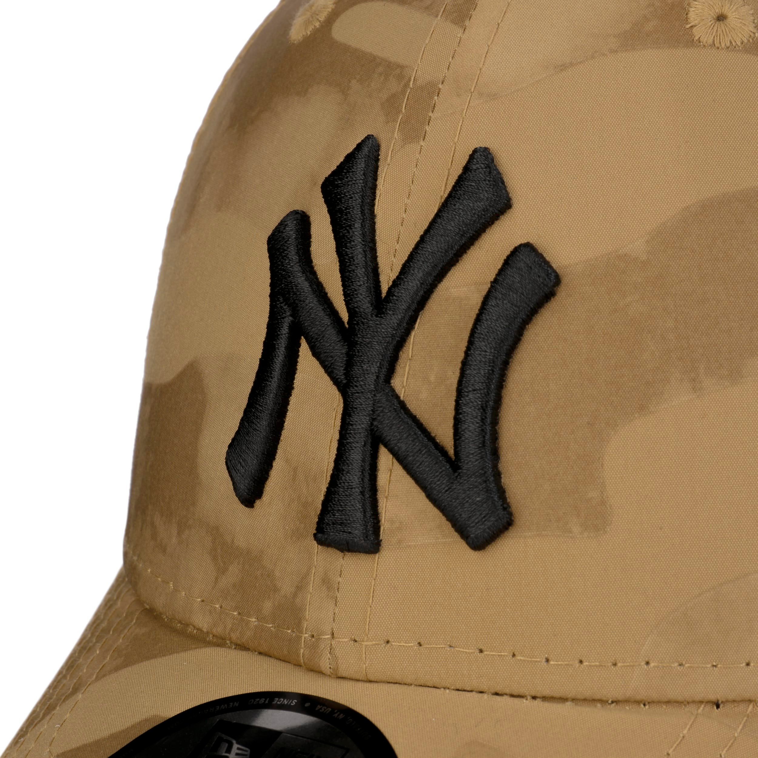 9Forty Tonal Camo Yankees Cap by New Era - 32,95