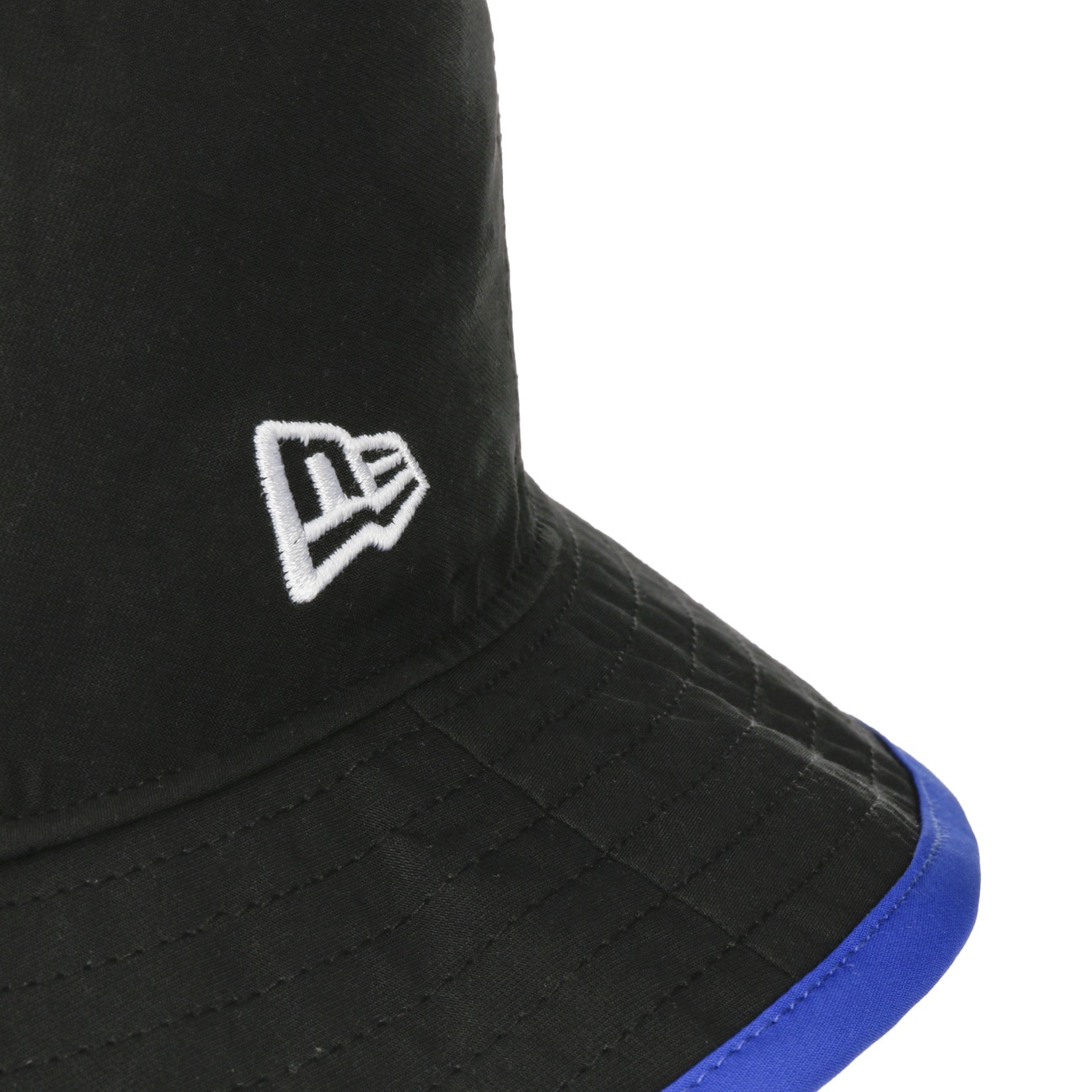 Alpine Silverstone Bucket Cloth Hat by New Era - 62,95