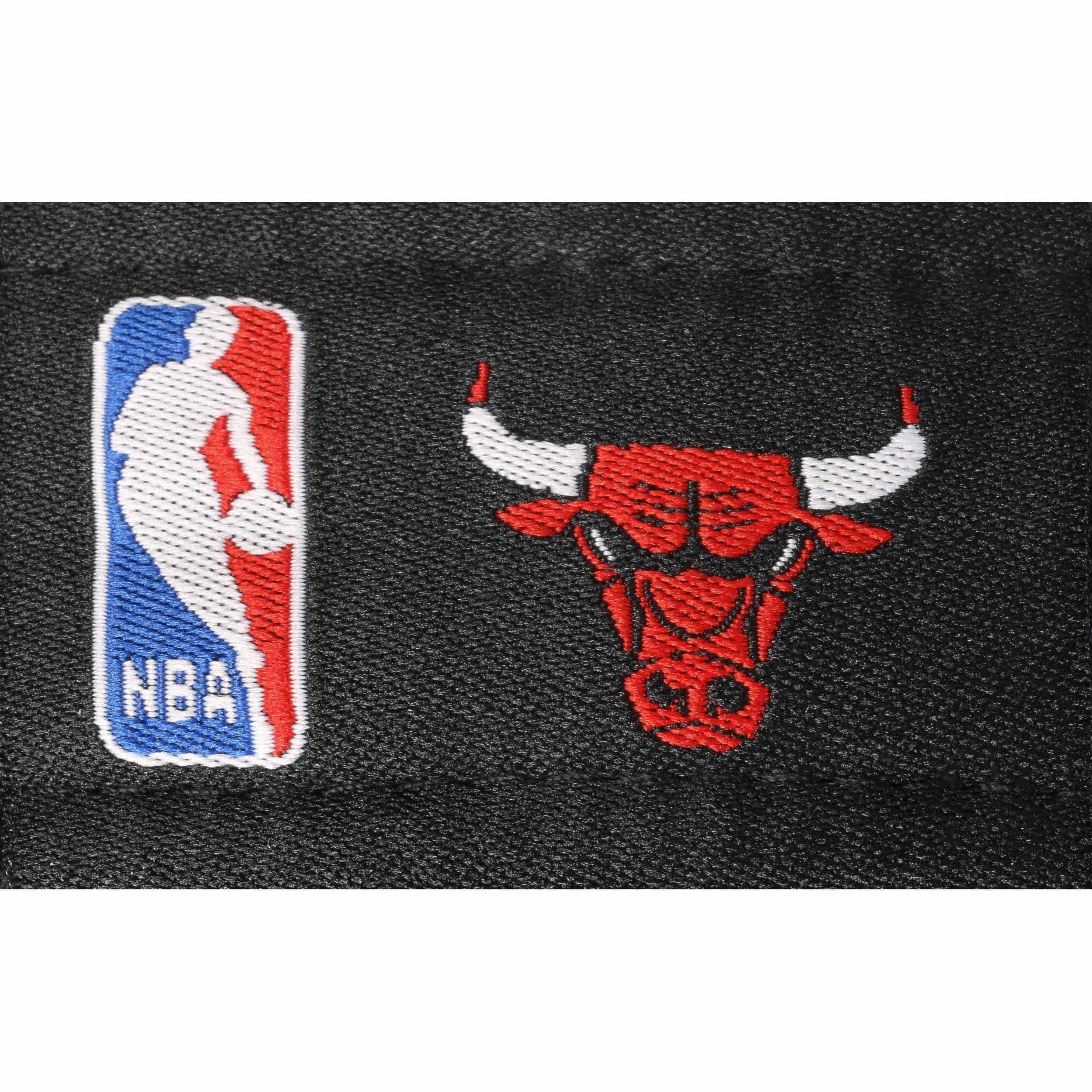 B&W Team Base Bulls Cap by Mitchell & Ness - 31,95