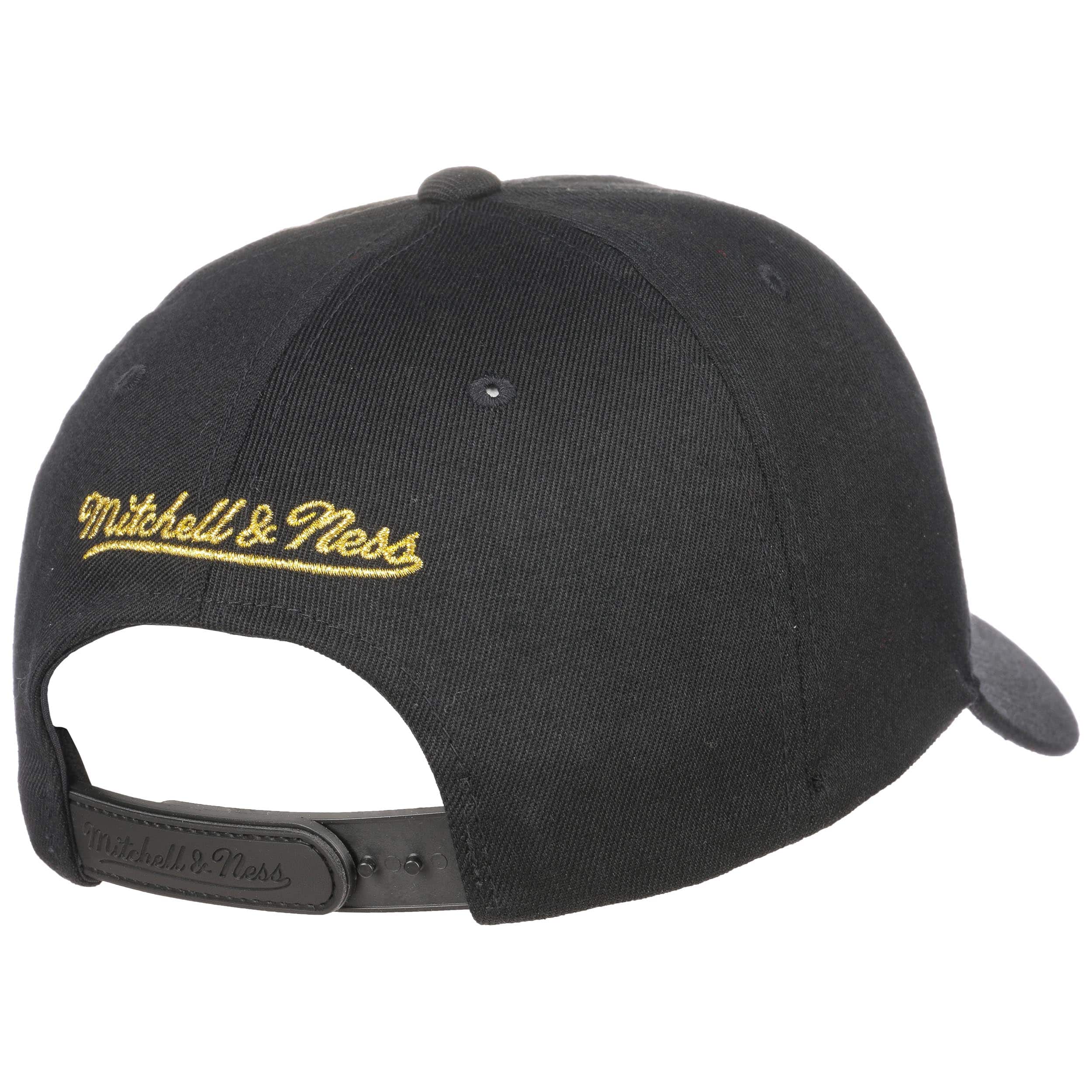 Black Gold 110 Cavs Cap by Mitchell & Ness - 32,95