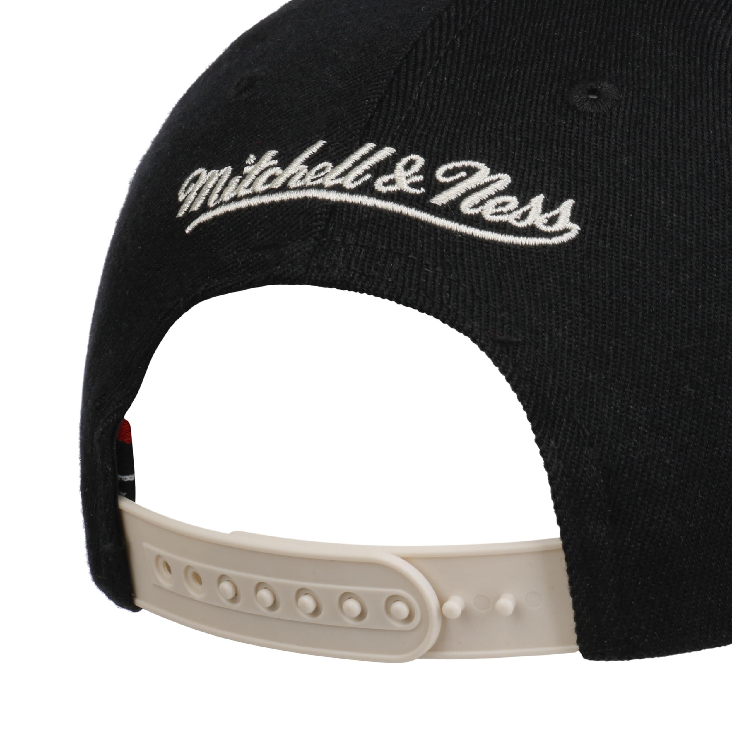 Branded Vntg Stretch Cap by Mitchell & Ness - 42,95