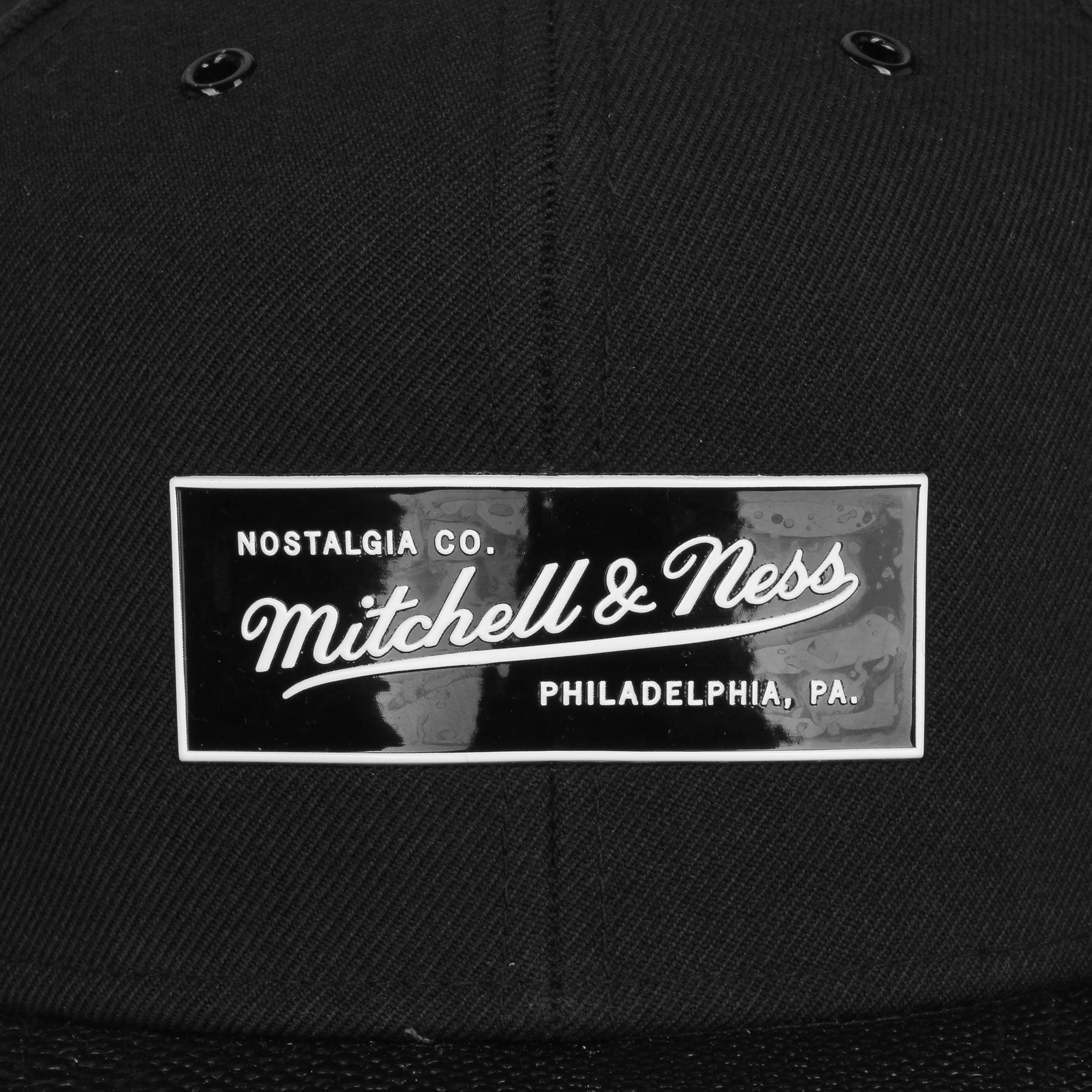 Ultimate Snapback Cap by Mitchell & Ness - 35,95