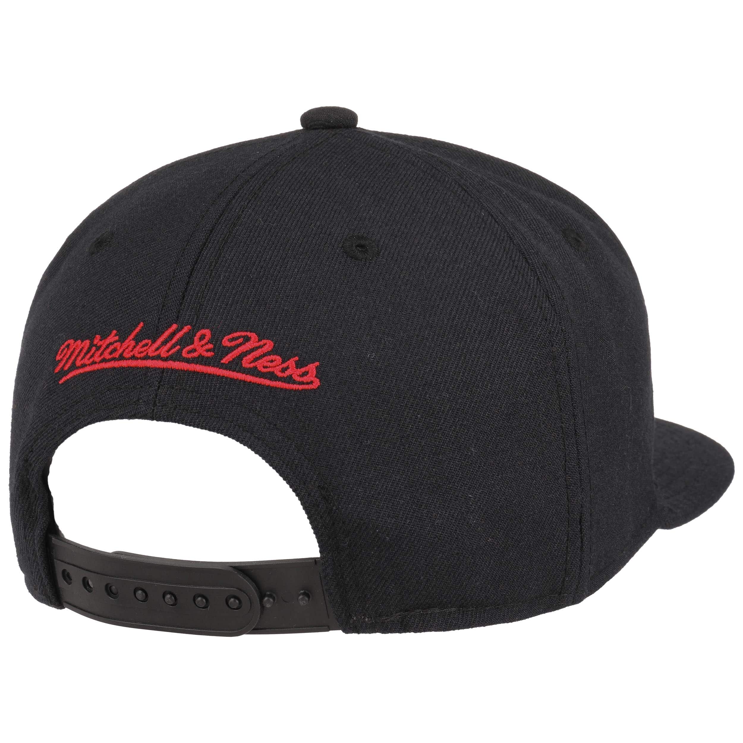 Wool Solid Bulls Cap by Mitchell & Ness - 28,95
